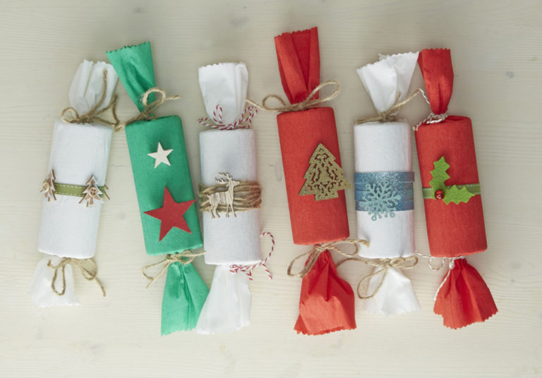 Make your own DIY Christmas crackers this year! - MyKitchen