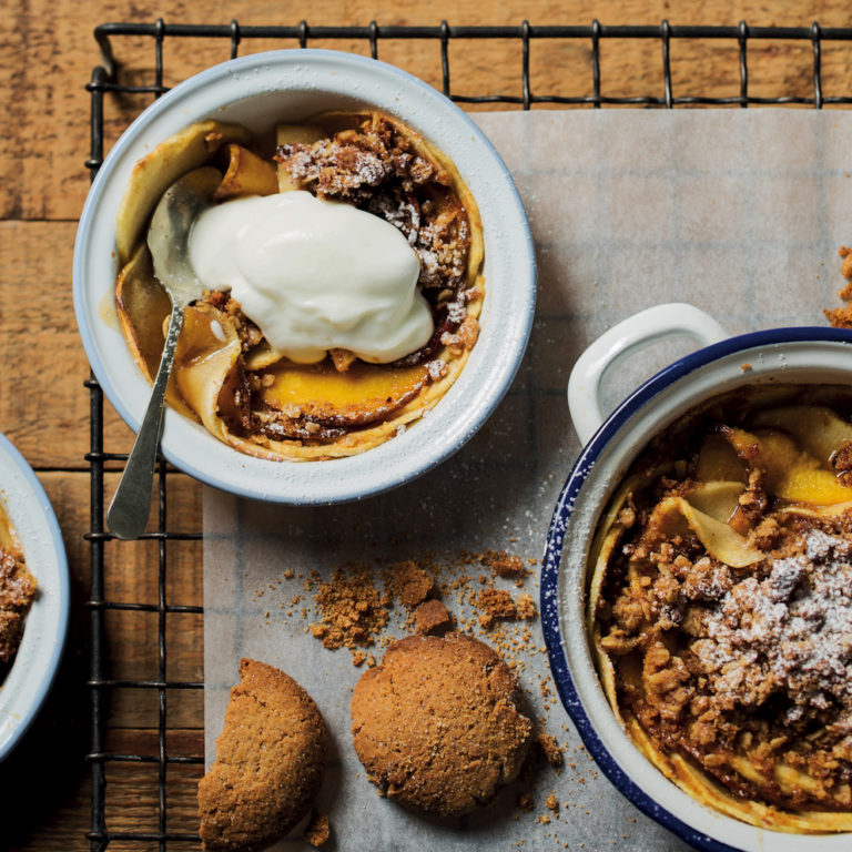 Breakfast crumble with gingerbread biscuits - MyKitchen